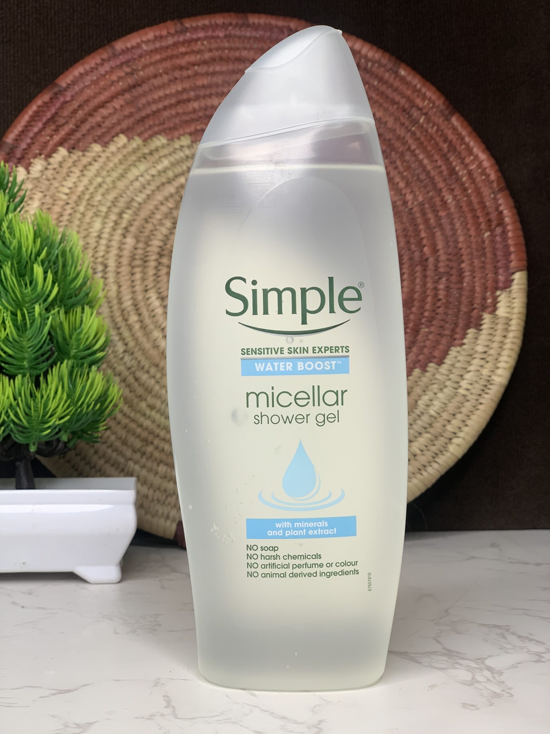 SIMPLE WATER BOOST MICELLAR SHOWER GEL - Derma Essentials